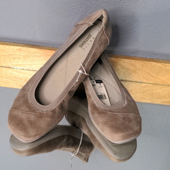 Basic Editions | Shoes | Nwt Sz 7 Basic Editions Ellis Flats Grey ...